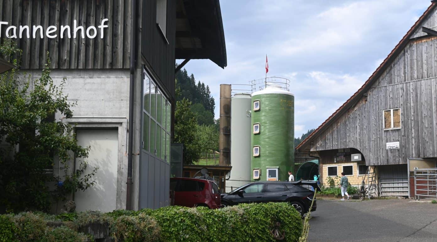 Schweizer Premiere: Aus Gras-Silo wird nachhaltiges Mini-Hotel ...